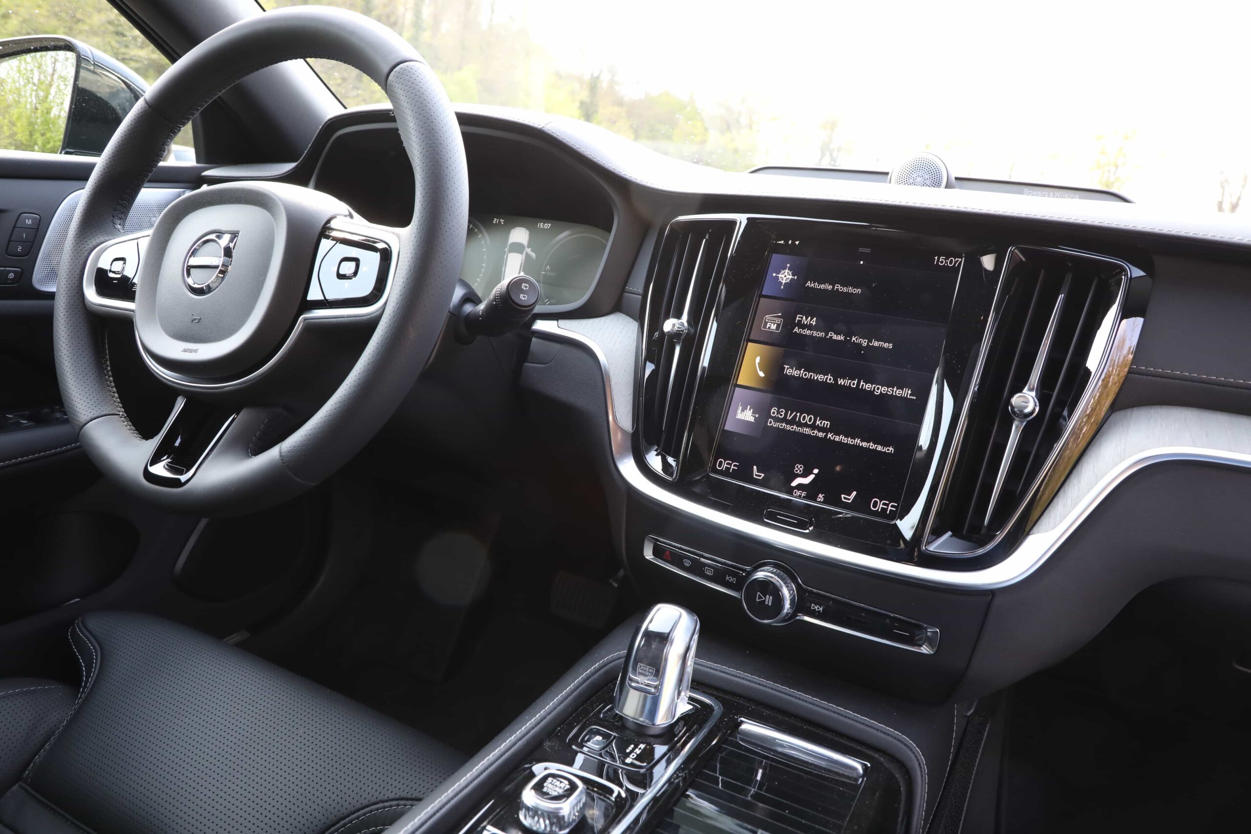 Volvo V60 T8 Twin Engine | ecarandbike